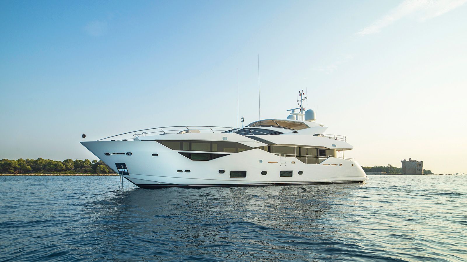 €500K price drop on Sunseeker motor yacht Freedom